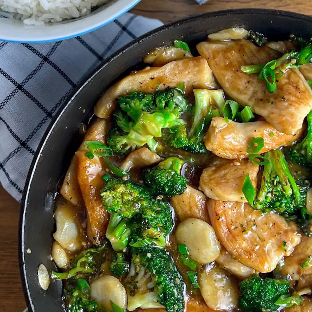 Velvet Chicken & Vegetables Stir Fry (Chinese Takeout) - Crafty Cookbook