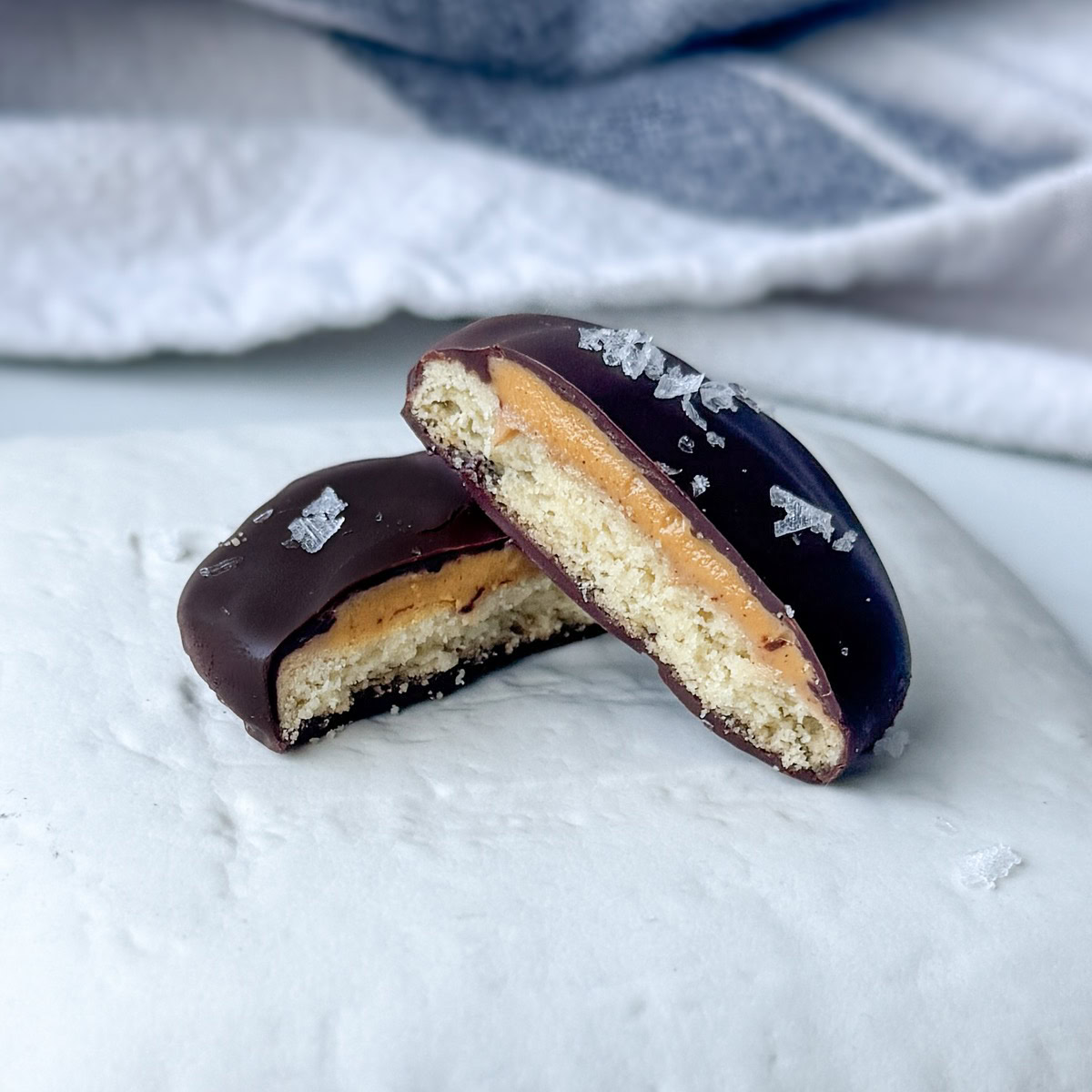 Homemade Tagalongs (with Dark Chocolate) - Crafty Cookbook